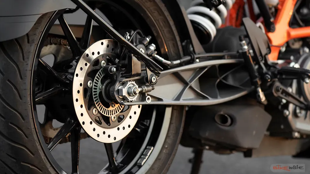 KTM 125 Duke [2021] Rear Disc Brake Caliper Image – BikeWale