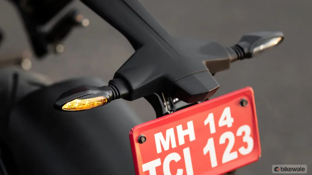 KTM 125 Duke [2021] Rear Reflex Reflector Image – BikeWale