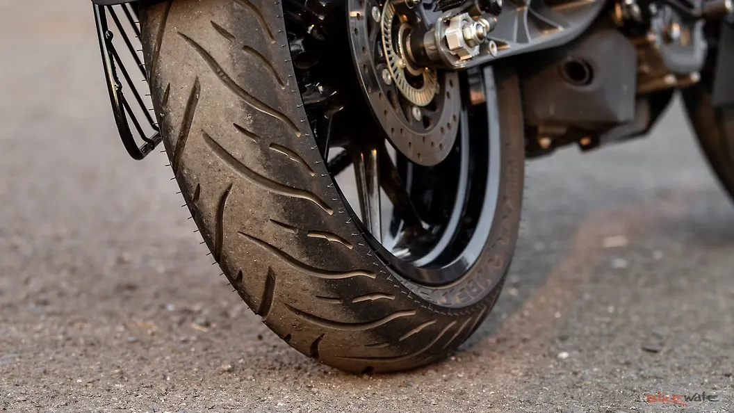 KTM 125 Duke [2021] Rear Alloy Wheel Image – BikeWale