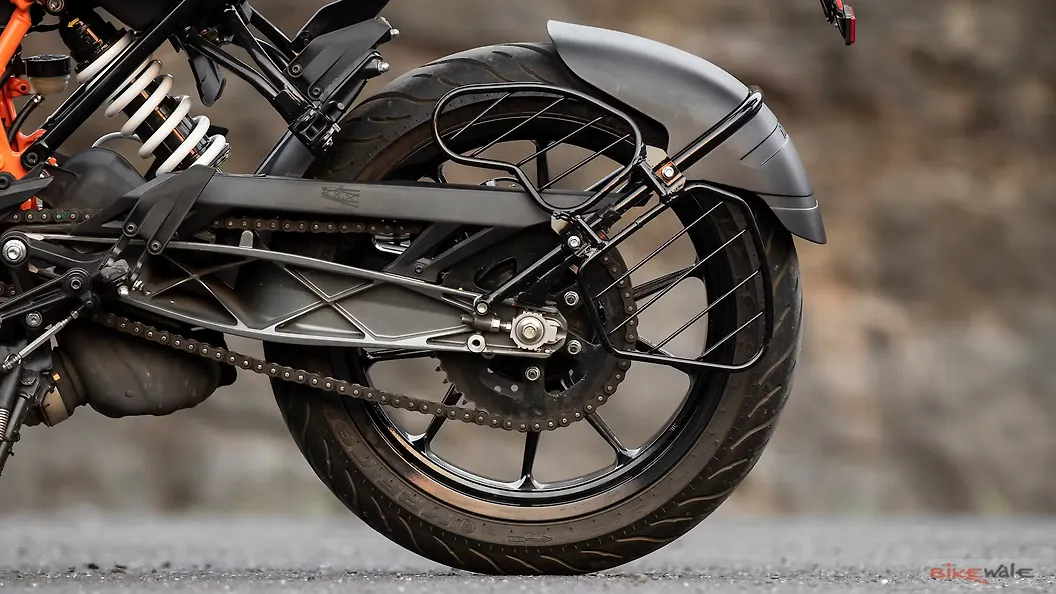 KTM 125 Duke [2021] Rear Alloy Wheel Image – BikeWale