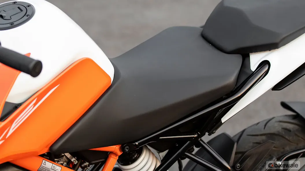 KTM 125 Duke [2021] Seat Image – BikeWale