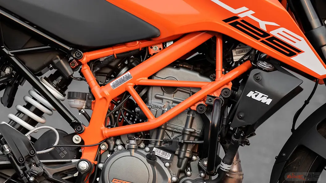 KTM 125 Duke [2021] Engine From Right Image – BikeWale