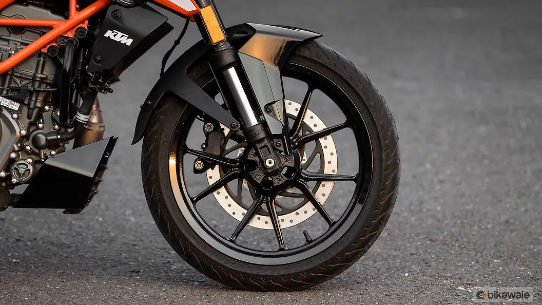 KTM 125 Duke [2021] Front Alloy Wheel Image – BikeWale