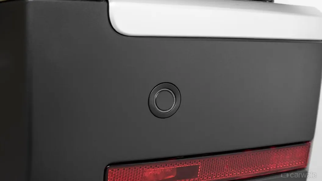 Defender Rear Parking Sensor Image, Defender Photos in India - CarWale