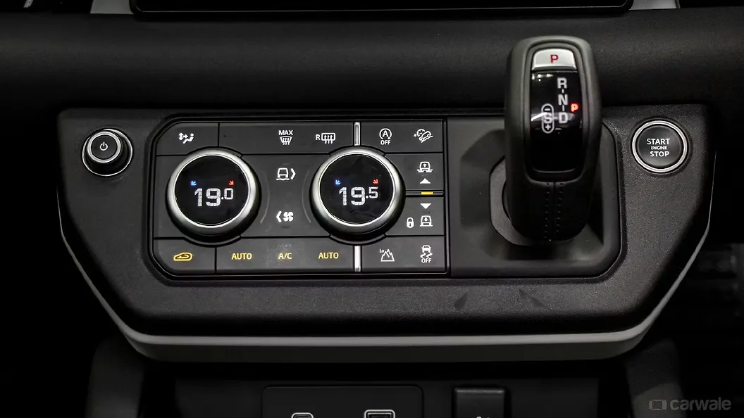 Defender AC Controls Image, Defender Photos in India - CarWale