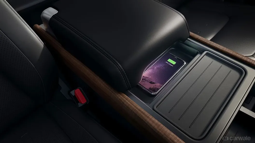 Defender Front Centre Arm Rest Image, Defender Photos in India - CarWale