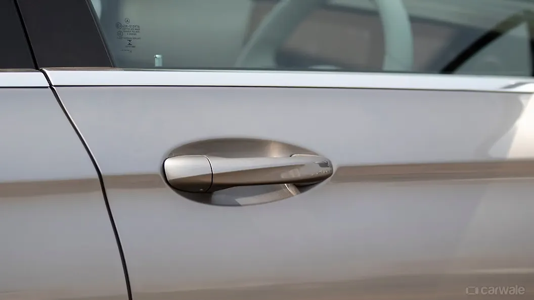 E-Class Front Door Handle Image, E-Class Photos in India - CarWale
