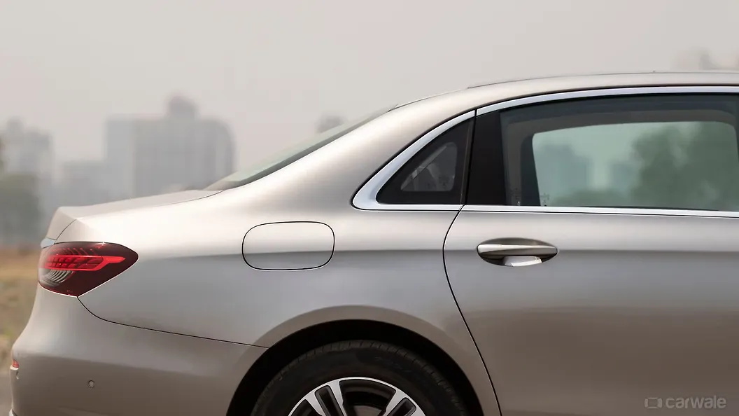 E-Class Right Side View Image, E-Class Photos in India - CarWale
