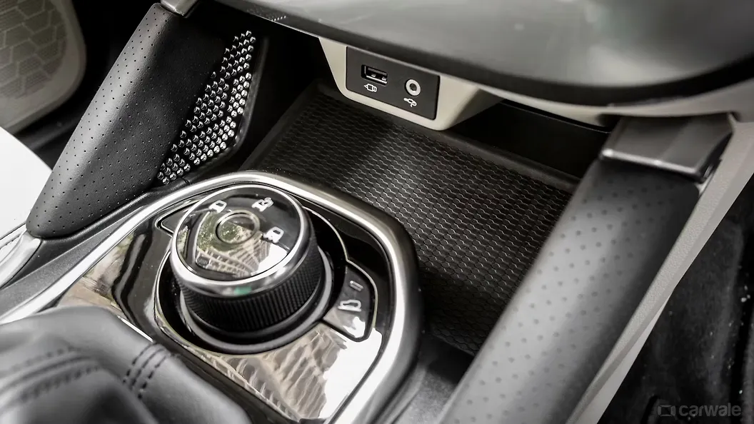 Safari Center Console/Centre Console Storage Image, Safari Photos in ...