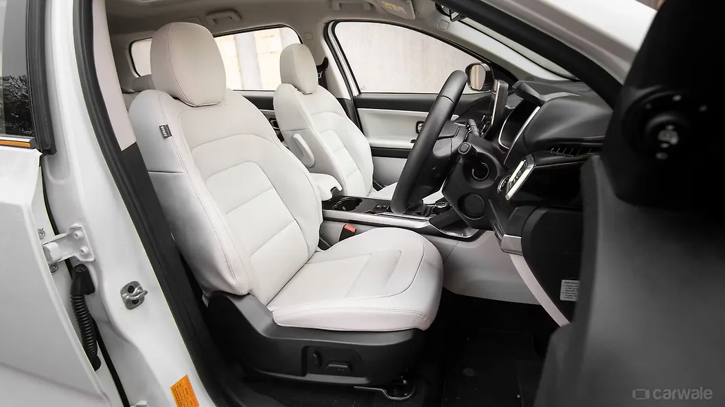 Safari Front Row Seats Image, Safari Photos in India - CarWale