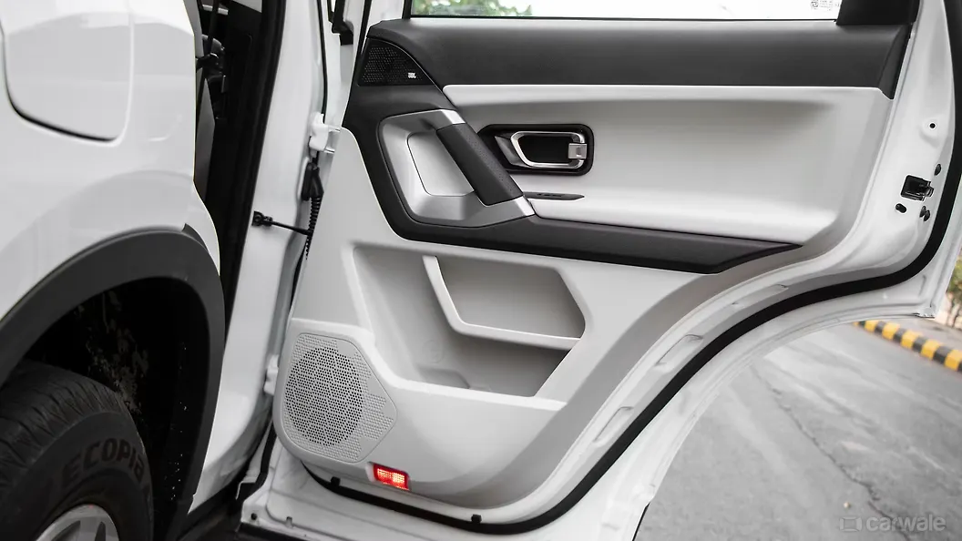 Safari Rear Door Pad Image, Safari Photos in India - CarWale