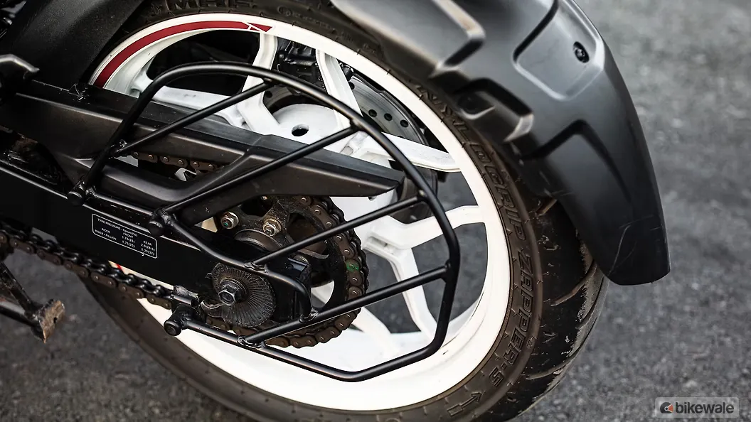 Bajaj Pulsar NS200 Chain Cover Image – BikeWale