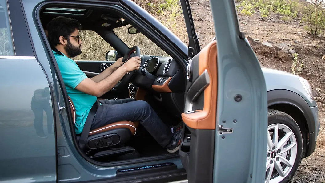 Countryman Front Seat Headrest Image, Countryman Photos in India - CarWale