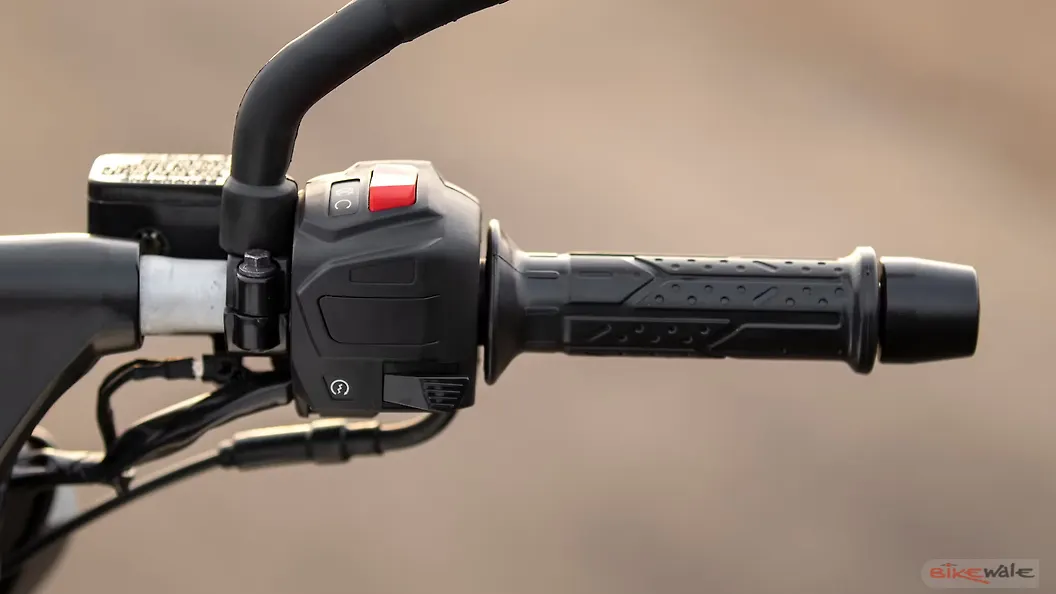 Bajaj Pulsar NS160 Handle Bar Image – BikeWale