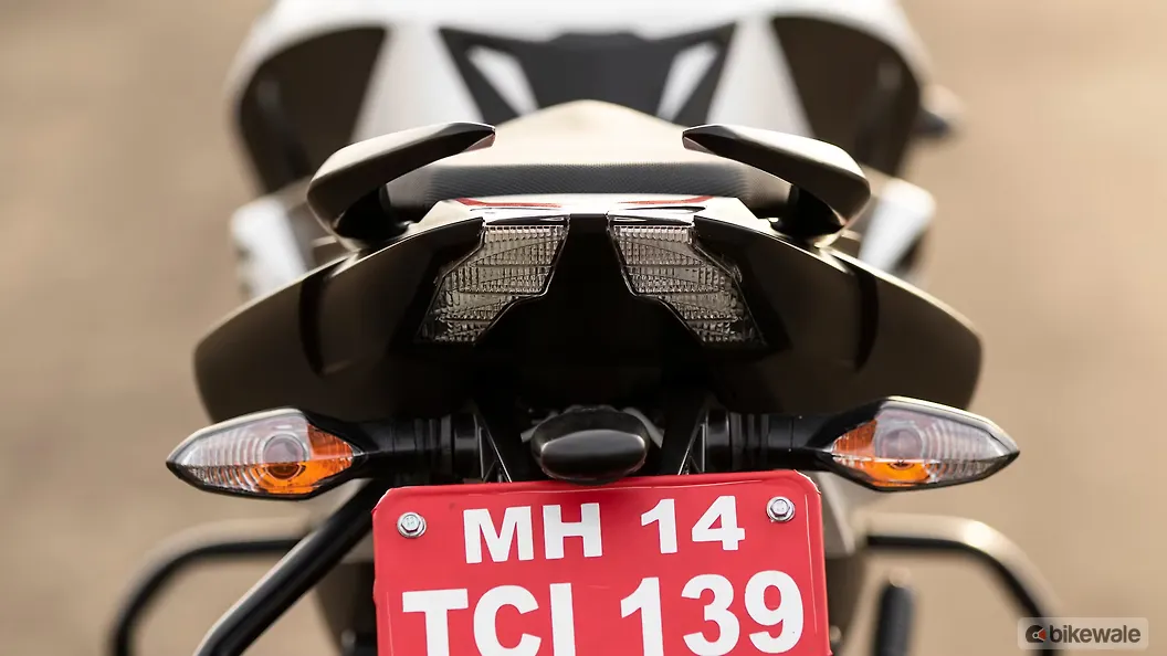 Bajaj Pulsar NS160 Tail Light Image – BikeWale