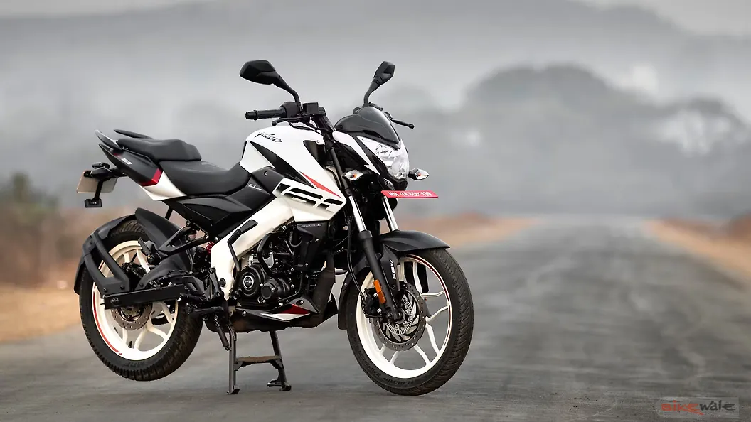 Bajaj Pulsar NS160 Right Front Three Quarter Image – BikeWale
