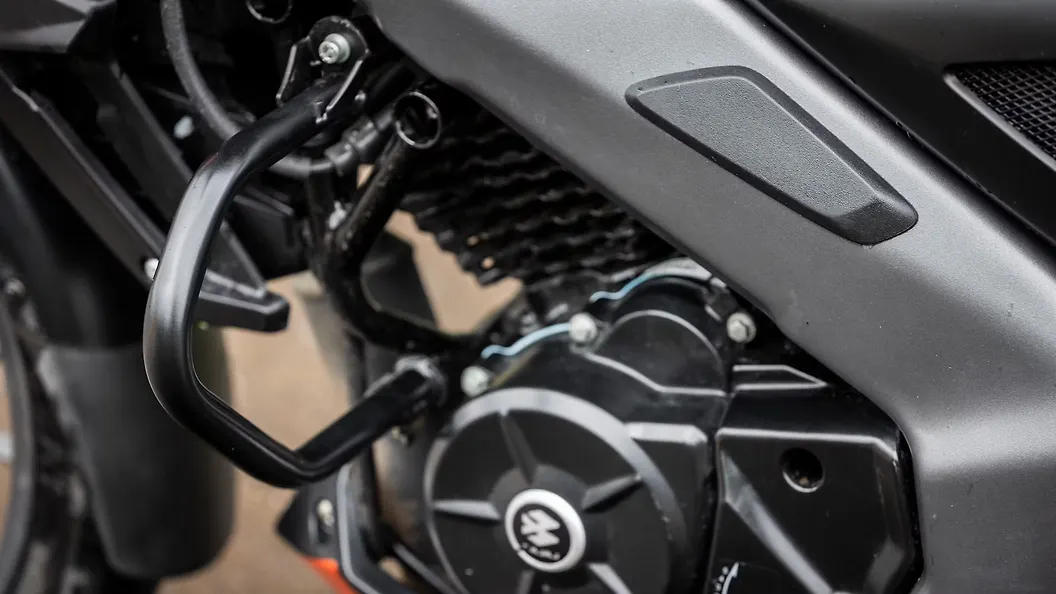 Bajaj Pulsar NS125 Front Leg Guard Image – BikeWale Bajaj Pulsar NS125 Front Leg Guard Image – BikeWale