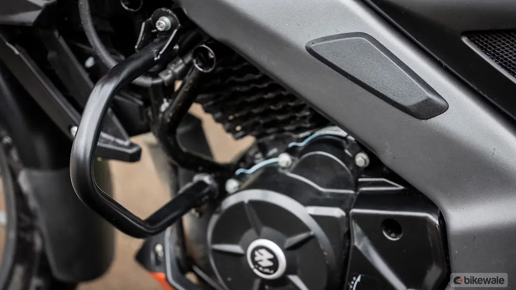 Bajaj Pulsar NS125 Engine Oil Level Indicator Image – BikeWale