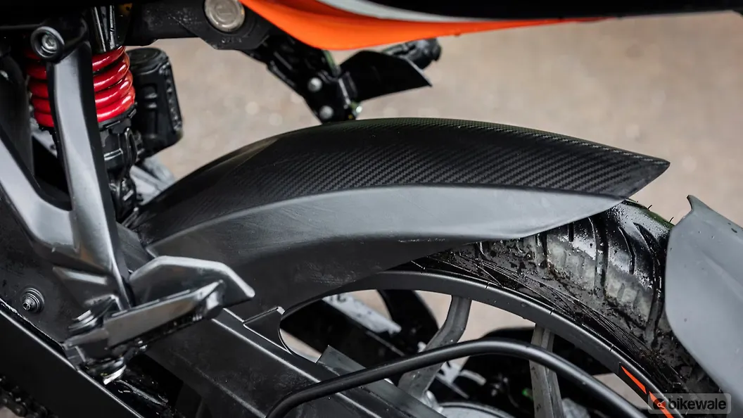 Bajaj Pulsar NS125 Engine Oil Level Indicator Image – BikeWale