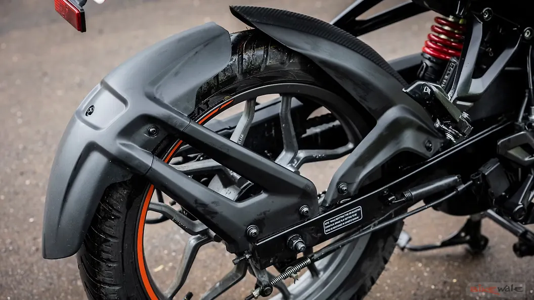 Bajaj Pulsar NS125 Rear Wheel Floting Hugger Image – BikeWale