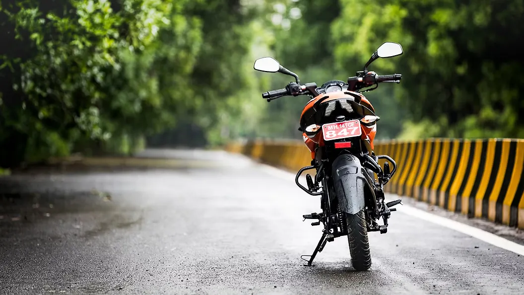 Bajaj Pulsar NS125 Rear View Image – BikeWale