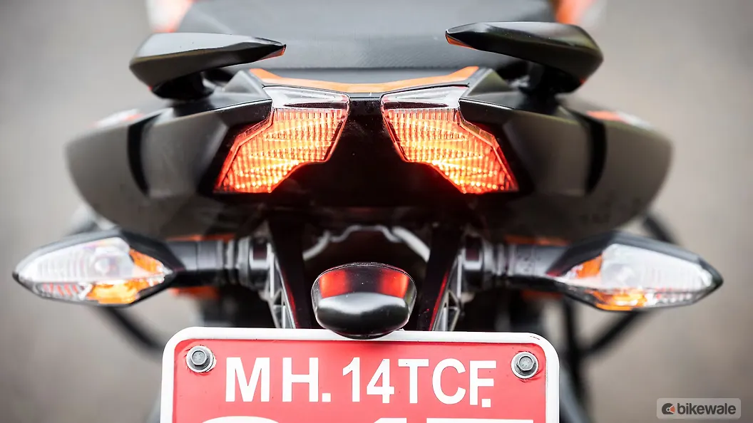 Bajaj Pulsar NS125 Rear Turn Indicators Image – BikeWale
