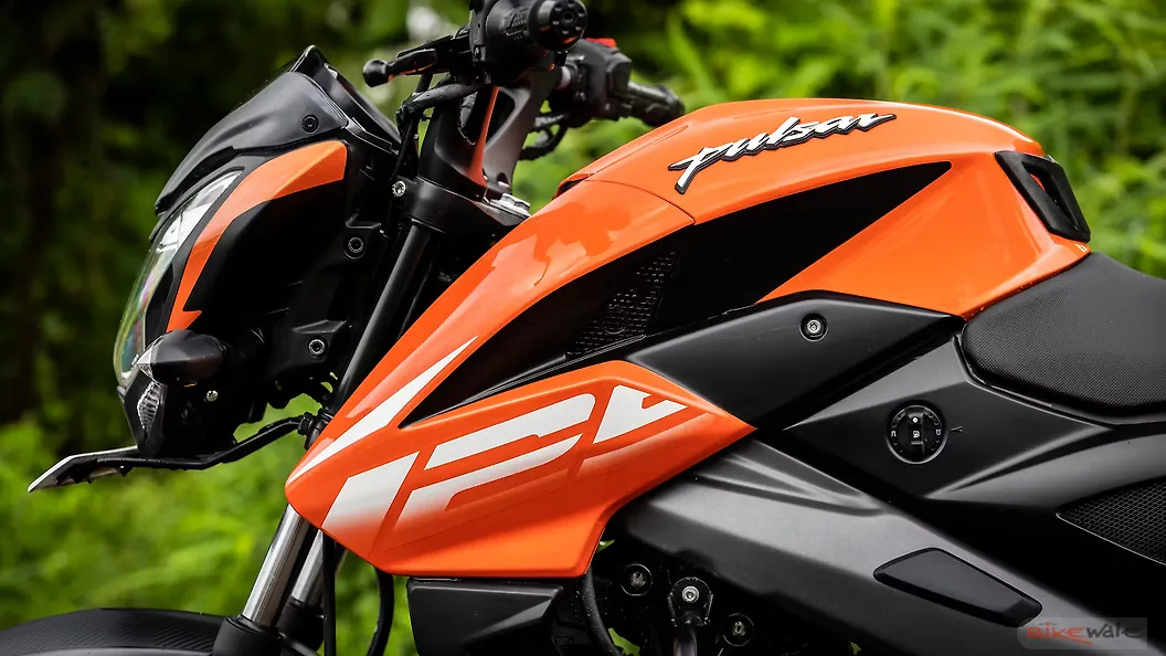 Bajaj Pulsar NS125 Tank/Ram Air Duct Image – BikeWale