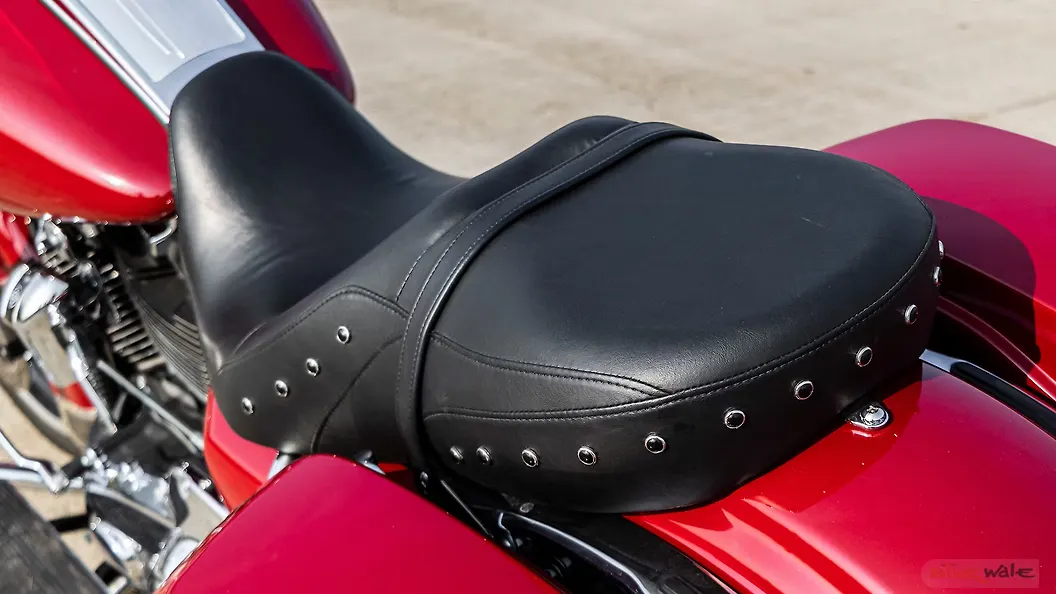 Harley-Davidson Road King Rear Reflex Reflector Image – BikeWale