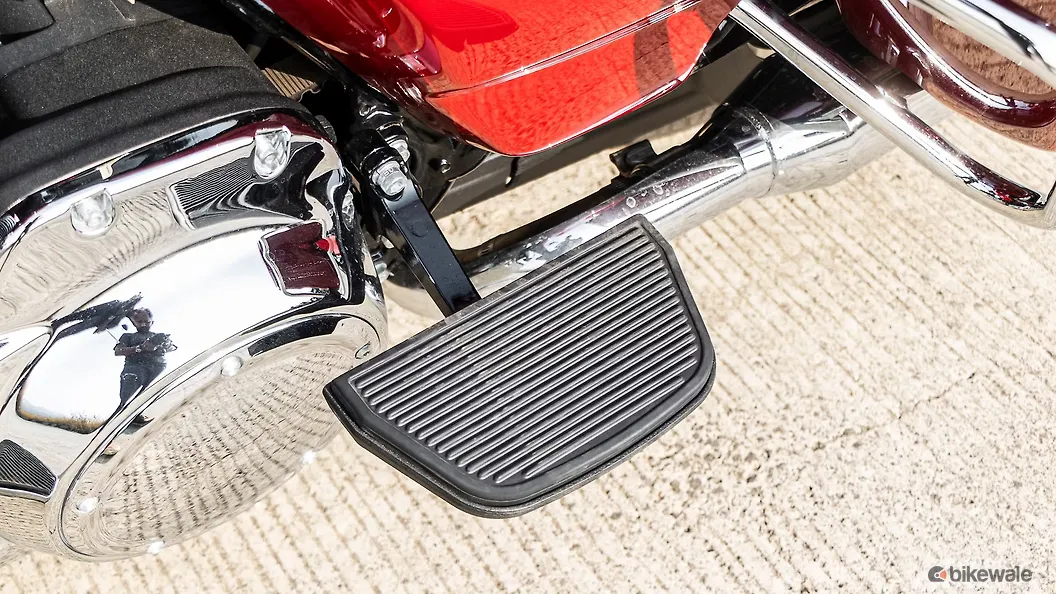 Harley-Davidson Road King Side Stand Image – BikeWale