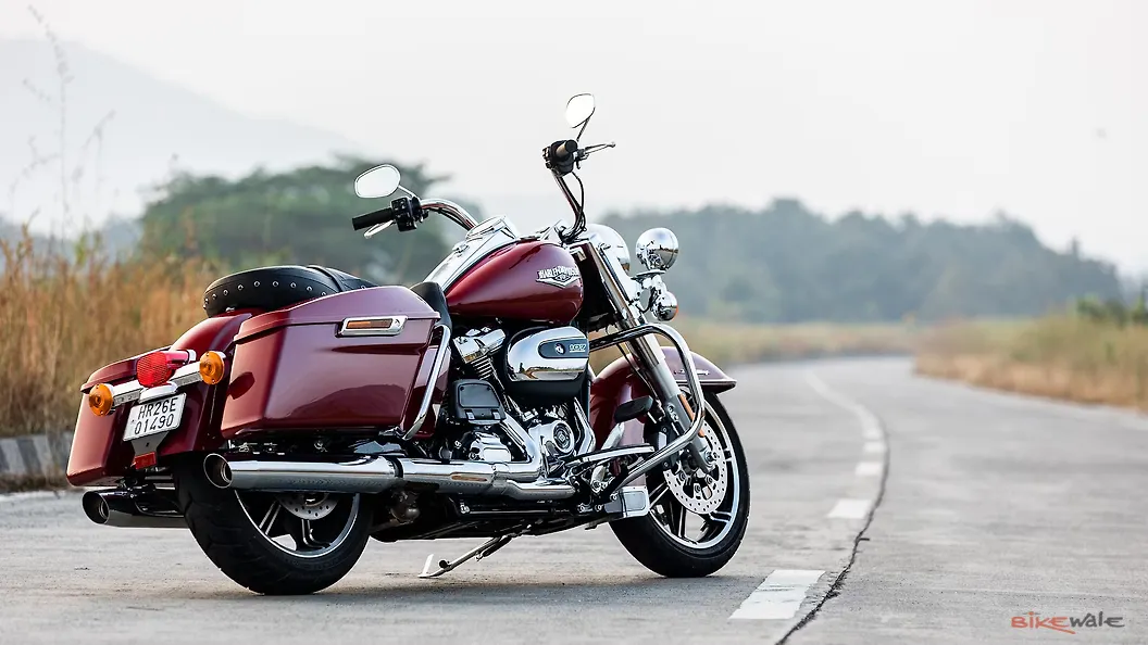 Harley-Davidson Road King Right Rear Three Quarter Image – BikeWale