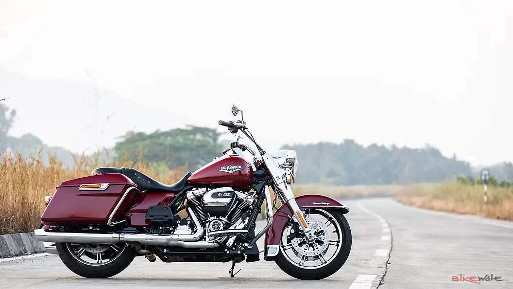 Harley-Davidson Road King Right Rear Three Quarter Image – BikeWale