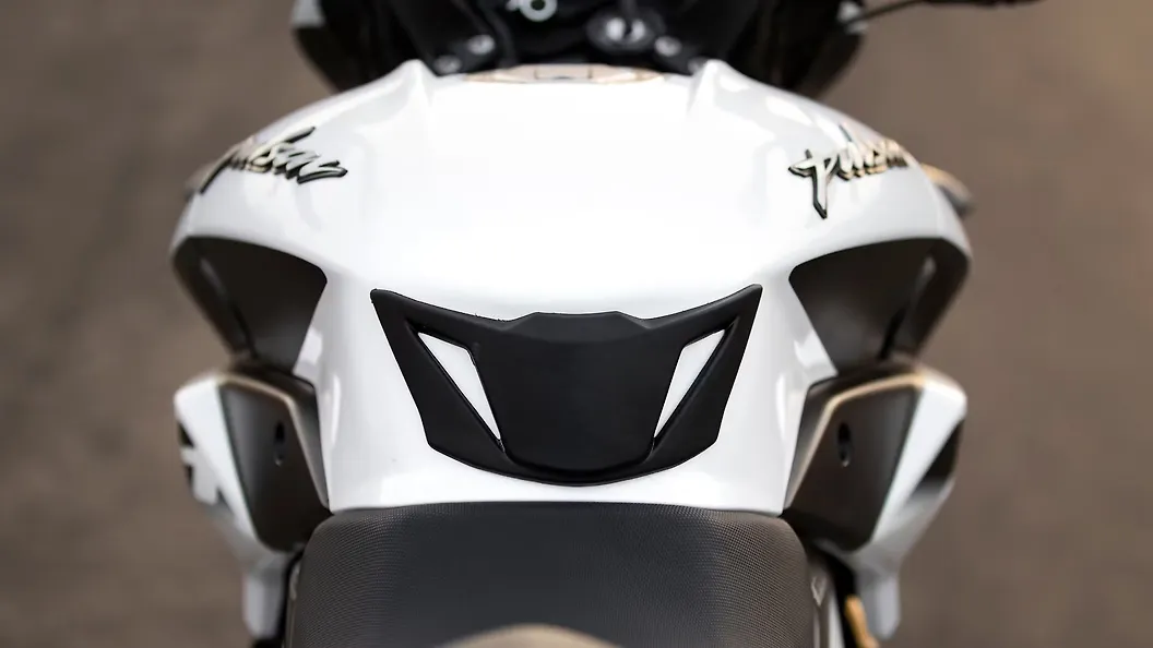 Bajaj Pulsar NS160 Fuel Tank Image – BikeWale