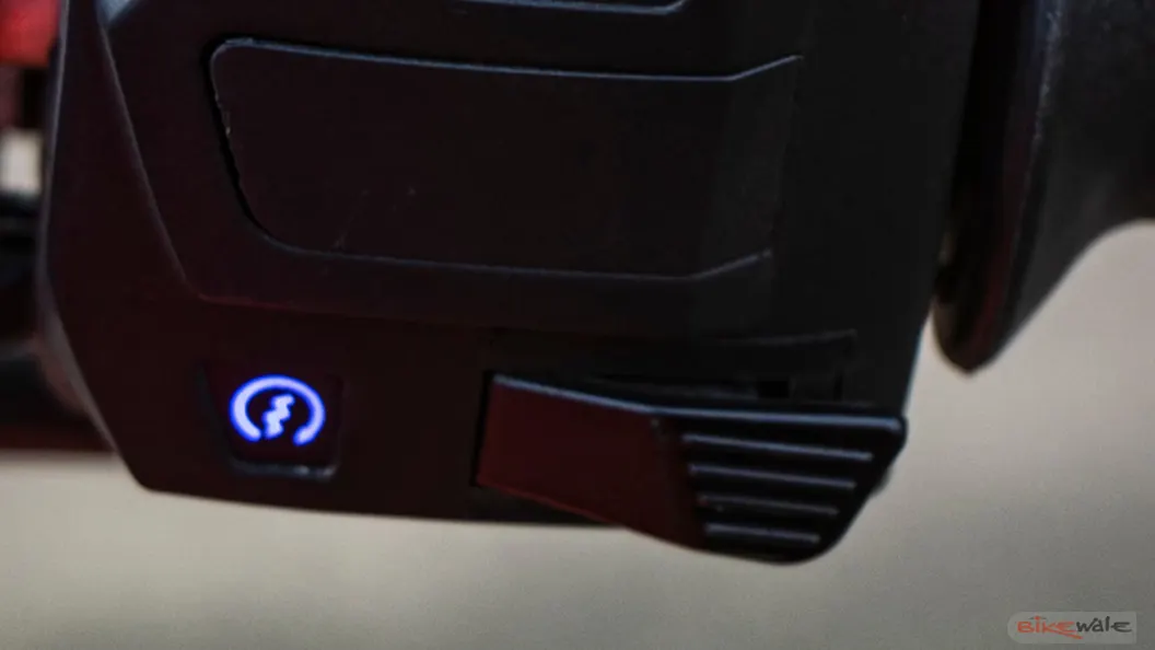 Bajaj Pulsar NS200 Engine Start Switch Image – BikeWale
