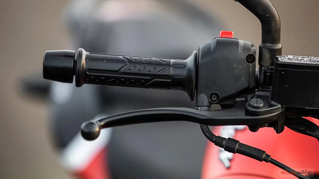 Bajaj Pulsar NS200 Engine Start Switch Image – BikeWale