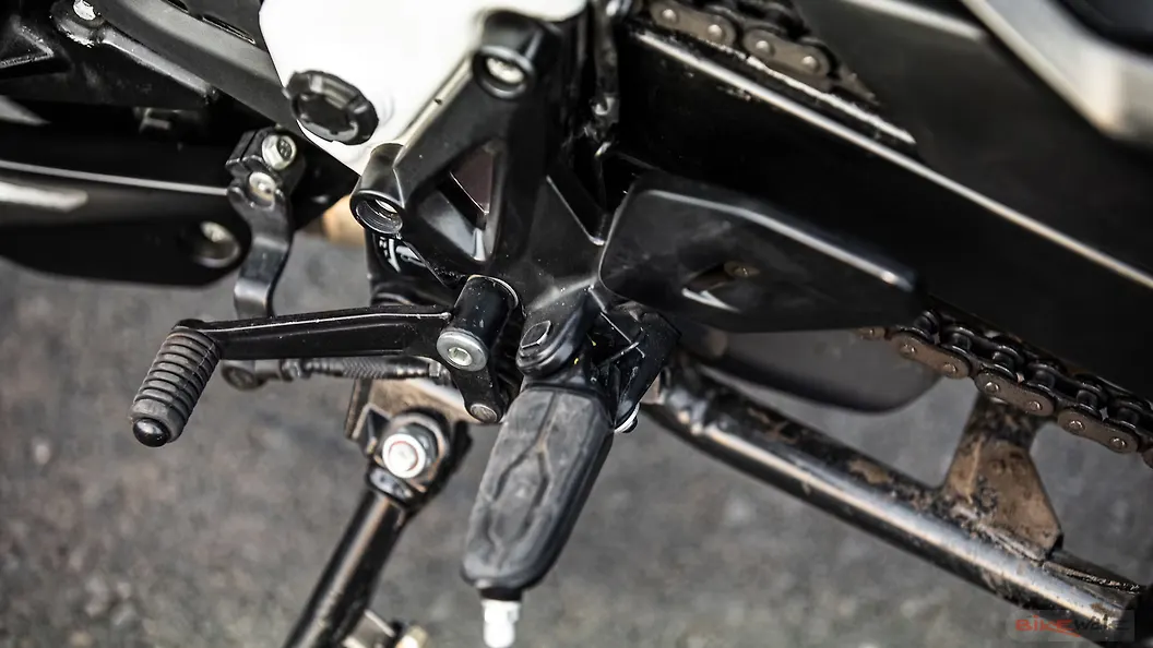 Bajaj Pulsar NS200 Engine Start Switch Image – BikeWale