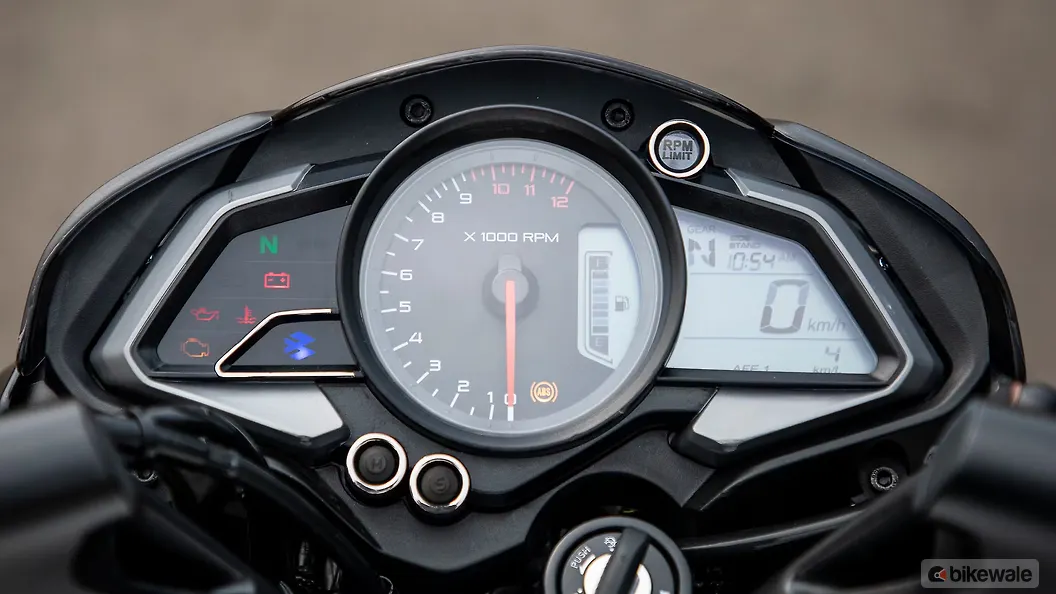 Bajaj Pulsar NS200 Front View Image – BikeWale