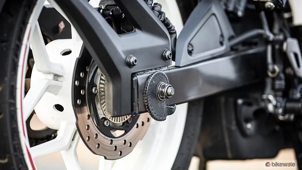Bajaj Pulsar NS200 Rear Disc Brake Image – BikeWale