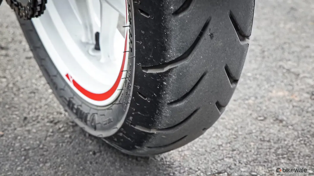 Bajaj Pulsar NS200 Rear Wheel Floting Hugger Image – BikeWale