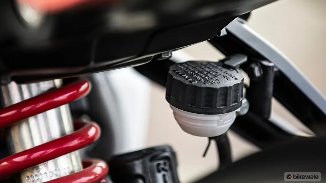 Bajaj Pulsar NS200 Rear Brake Fluid Reservoir Image – BikeWale