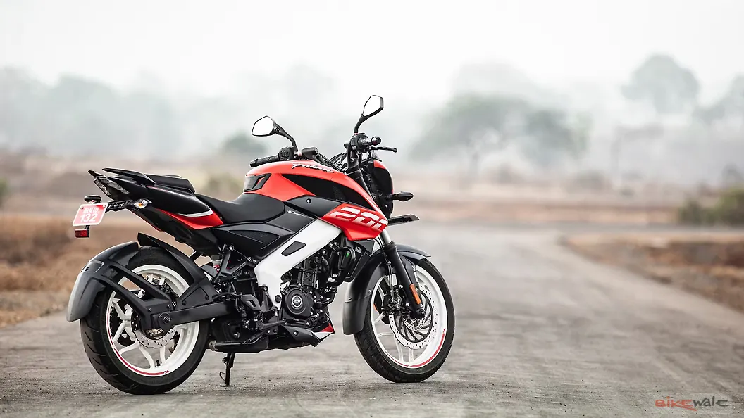 Bajaj Pulsar NS200 Right Side View Image – BikeWale