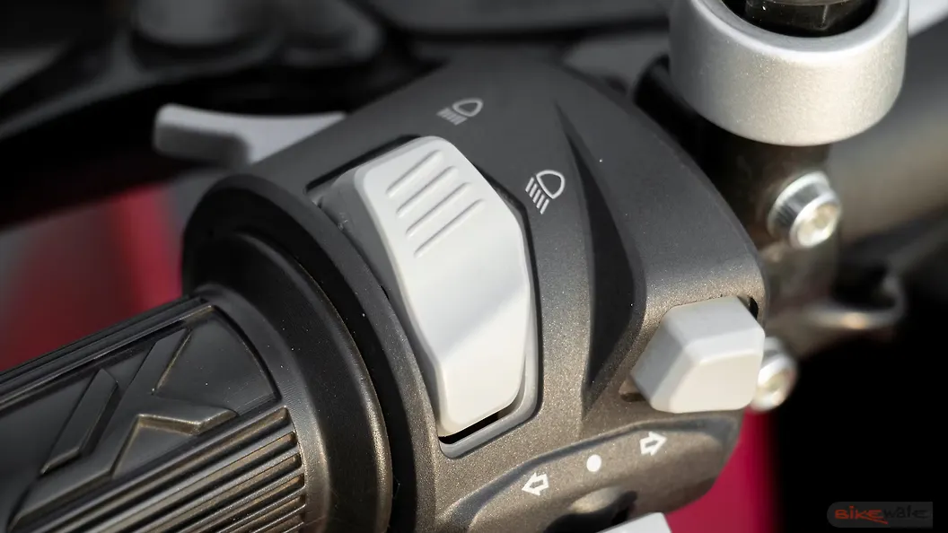 Benelli TRK 502 High Beam Low Beam Switch Image – BikeWale