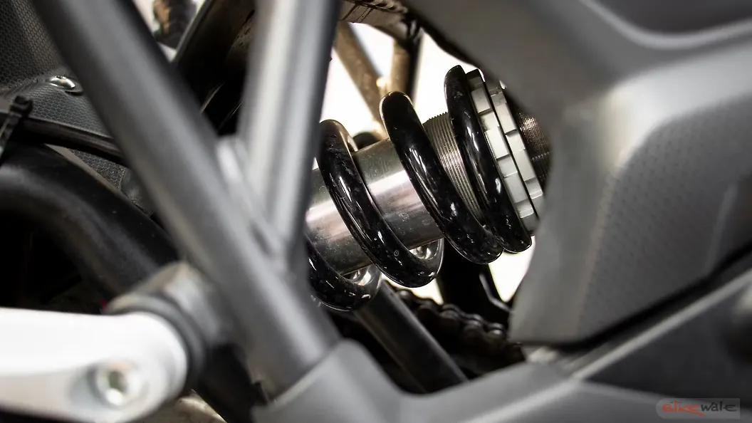 Benelli TRK 502 Rear Wheel Image – BikeWale