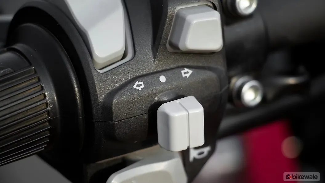 Benelli TRK 502 High Beam Low Beam Switch Image – BikeWale