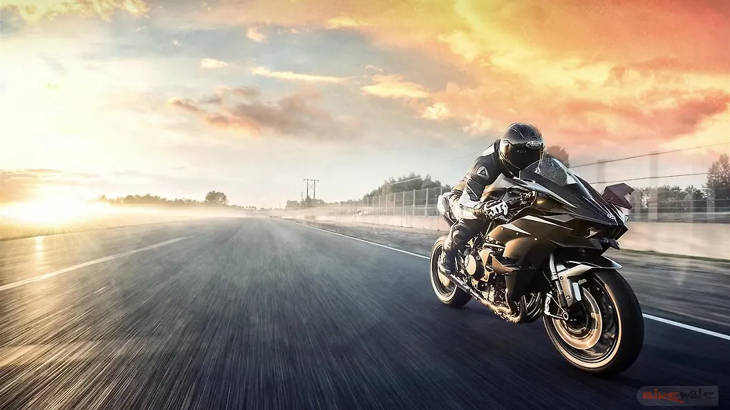 Kawasaki Ninja H2R Right Side View Image – BikeWale