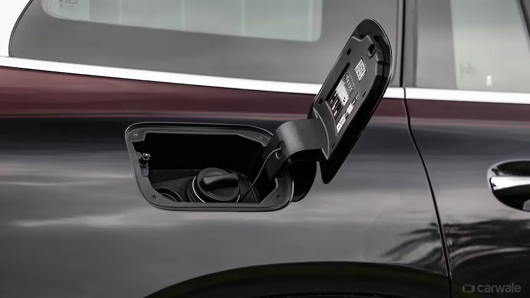 Maybach GLS Open Fuel Lid Image, Maybach GLS Photos in India - CarWale