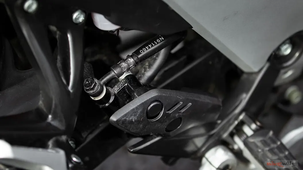TVS Apache RTR 160 4V Rear Brake Lever Assembly Image – BikeWale ...