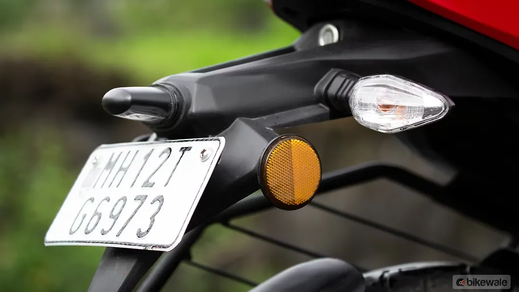 TVS Apache RTR 160 4V Rear Turn Indicators Image – BikeWale