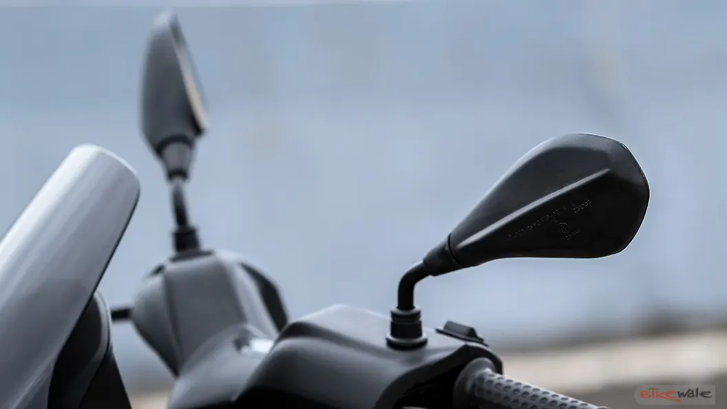 Aprilia SXR 125 Rear View Mirror Image – BikeWale