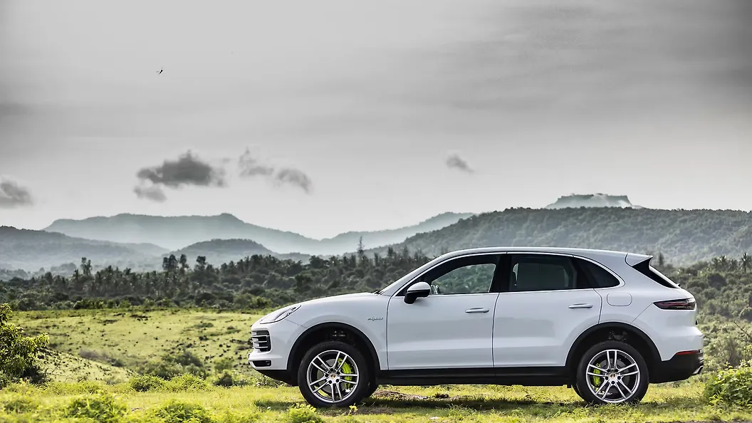 Cayenne Left Side View Image, Cayenne Photos in India - CarWale
