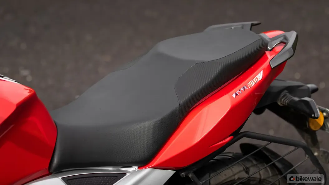 TVS Apache RTR 160 4V Seat Image – BikeWale